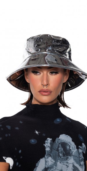 AKIRA - BUSS IT SILVER OVERSIZED BUCKET HAT