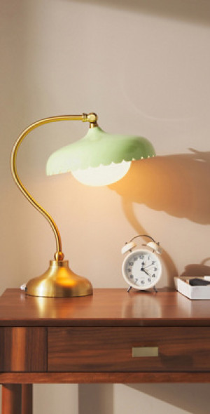 Anthropologie - Simone Scallop Task Lamp