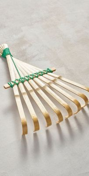 Terrain - Niwaki Split Bamboo Hand Rake
