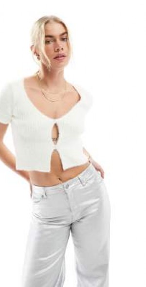 ASOS DESIGN - fluffy cropped cardigan with split front detail in cream ...