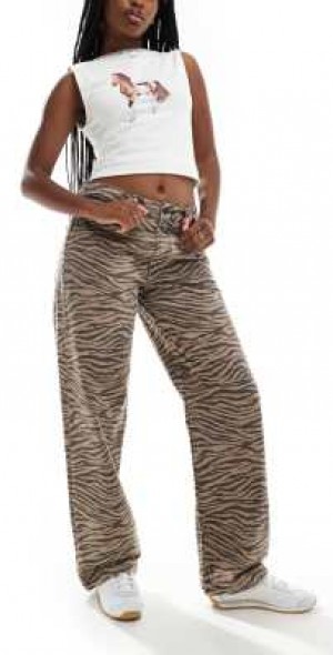 ASOS DESIGN - mid rise baggy boyfriend jeans in tiger print-Neutral