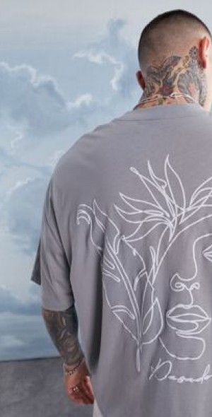 ASOS DESIGN - oversized t-shirt in gray with white line drawing back ...