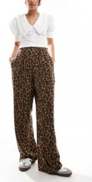 ASOS DESIGN - relaxed pull on pants in animal print-Multi