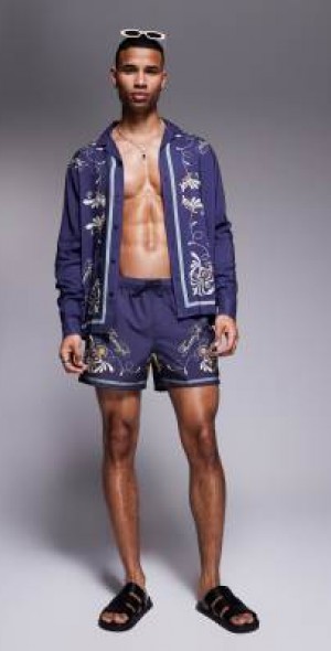 ASOS DESIGN - swim shorts in short length with pattern border in navy ...