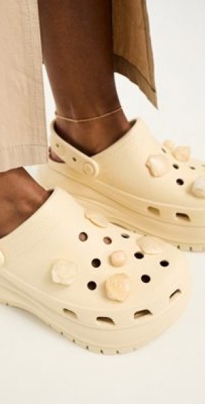 Crocs - ASOS Exclusive Mega Crush shellsnpearls clog in vanilla-Neutral