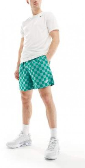 Nike - Club checkerboard shorts in green