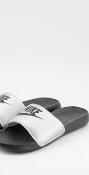 Nike - Victori One sliders in black/silver