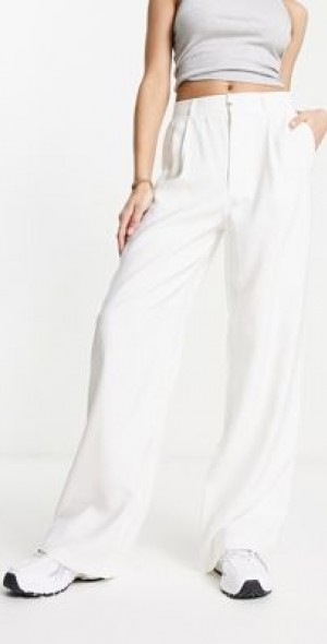 Stradivarius - wide leg dad pants in ecru-White