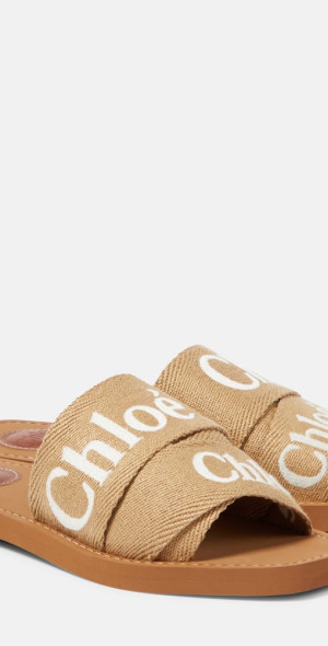 Chloe - ChloÃ© Woody logo canvas slides