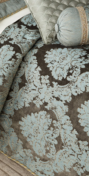 Austin Horn Collection - Radiance 3-Piece Comforter Set, King