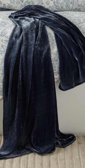 TL at Home - Oversized Velvet Throw