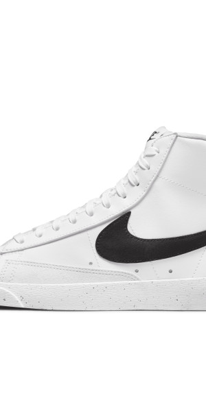 Nike - Women's Blazer Mid '77 Shoes in White | DO1344-101