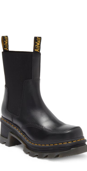 Dr. Martens - Corran Chelsea Boot in Black Classic Pull Up