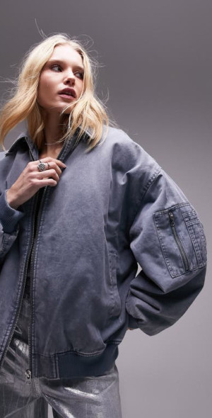 Topshop - Oversize Acid Wash Denim Bomber Jacket in Mid Blue