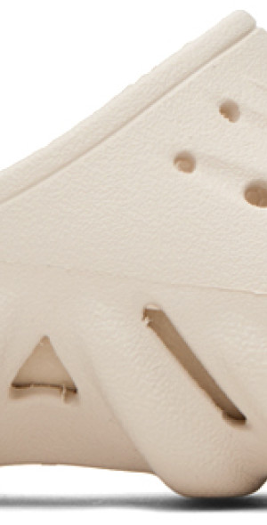 Crocs - Beige Echo Slides