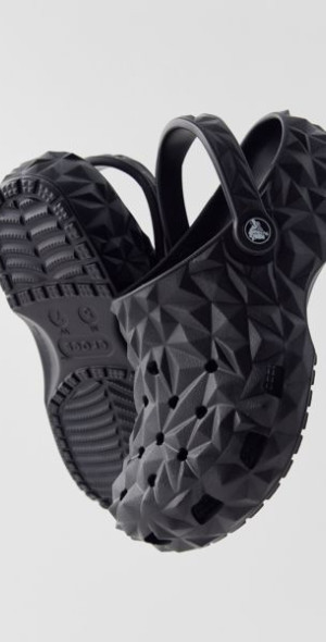 Crocs - Classic Geometric Clog in Black, Women's at Urban Outfitters