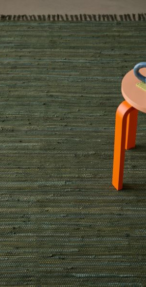 Urban Renewal - Remnants Solid Chindi Rug in Dark Green at Urban Outfitters